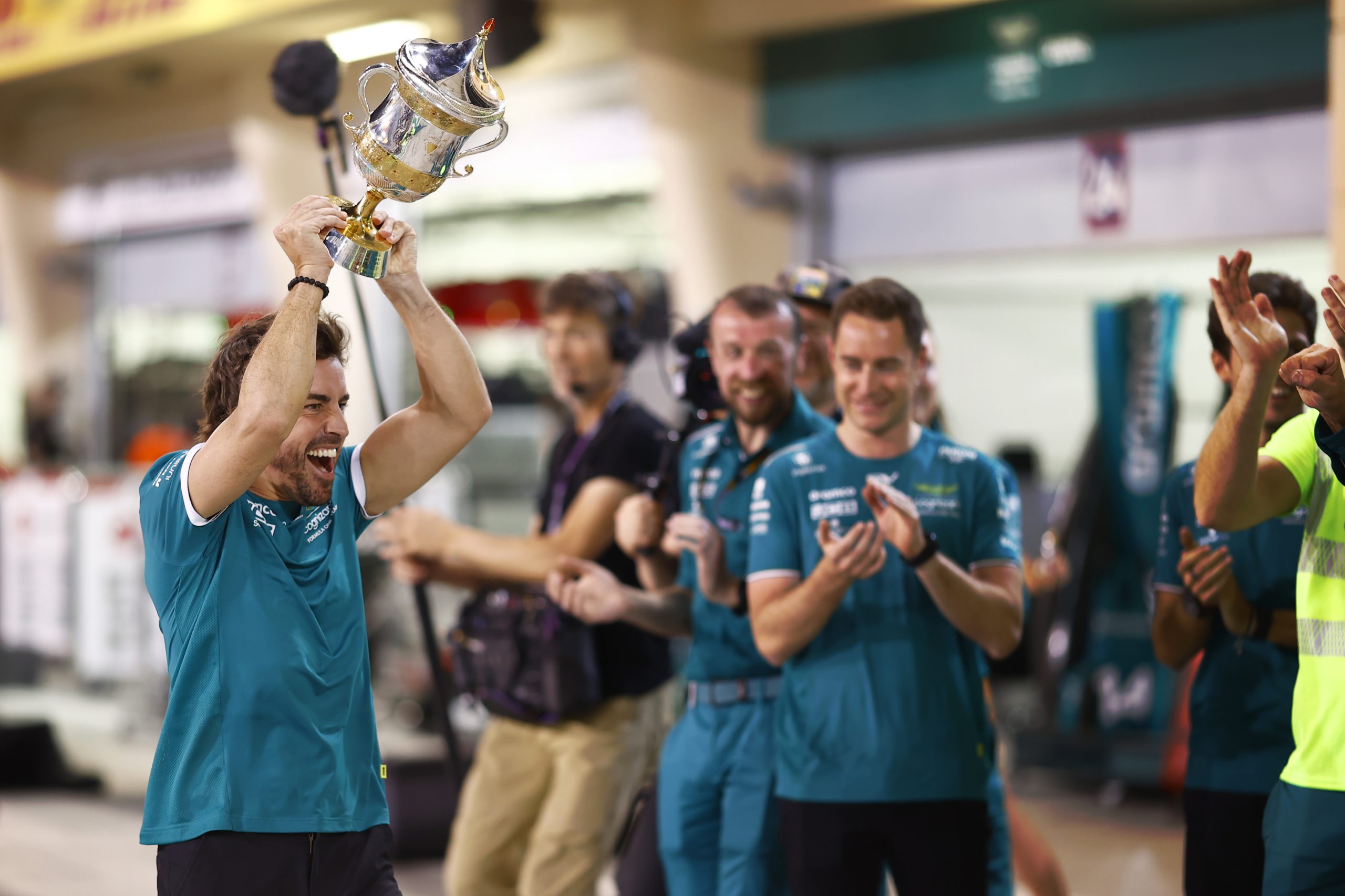 Har hun lige afsløret Fernando Alonsos farvel til Formel 1?